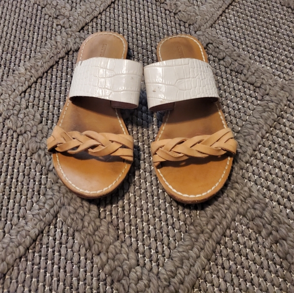 Sutton Studio | Shoes | Sutton Studio White Leather Flat Sandals Shoes ...